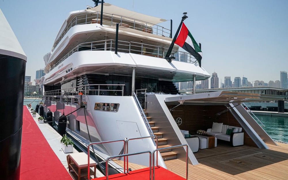 الإمارات.. تدشين أكبر يخت في العالم مصنوع من الألياف الزجاجية - 108.7 ...